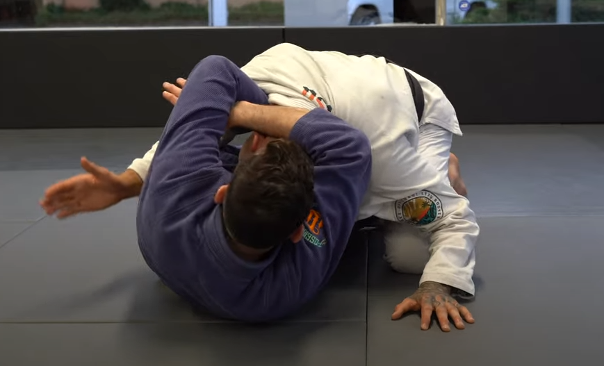 Teknikk: Loop choke fra half guard – Clinch.no